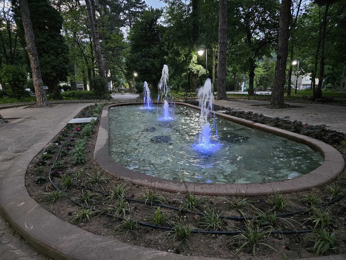 Градската градина на Дупница се прероди като райско кътче - Largoto.bg - Онлайн площадът на ...