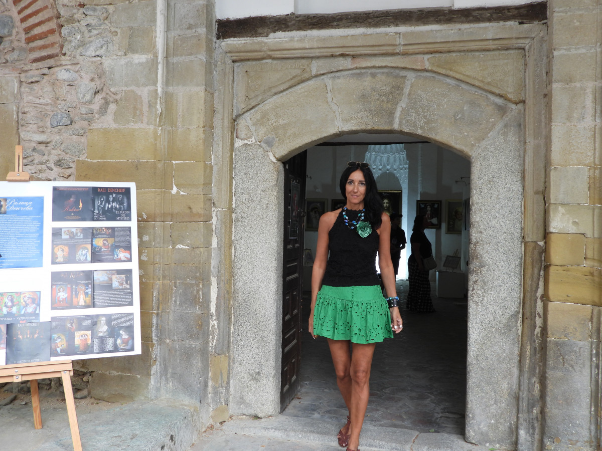 С нежната сила на женската стихия Ралица Денчева сътвори в Дупница магия - Largoto.bg - Онлайн ...