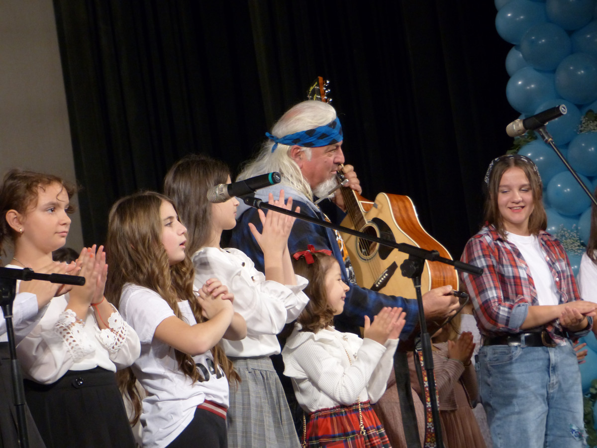 ОУ "Св. Климент Охридски" отбеляза 45 г. от основаването си - Largoto.bg - Онлайн площадът на ...